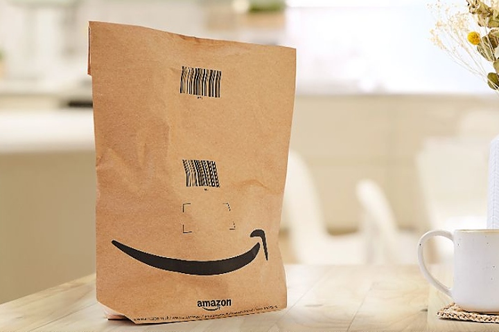 AMAZON: Online mail order company dispenses with plastic packaging in ...